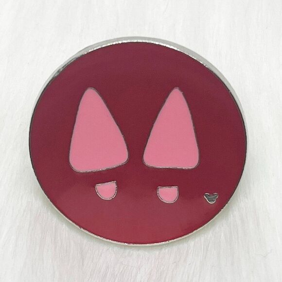 Disney | Jewelry | 525 Disney Minnie Mouse Footprint Pin | Poshmark